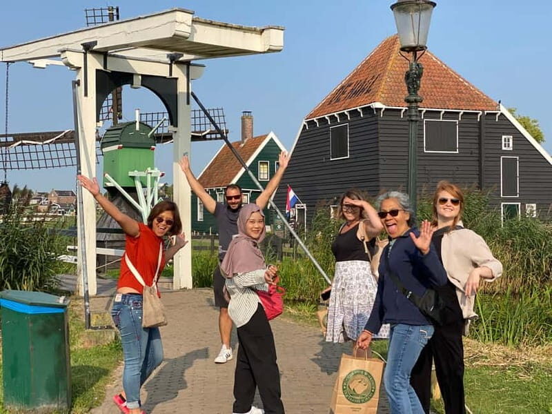 From Amsterdam: Keukenhof Tulips, Windmills & Volendam - Who Will Love This Tour?