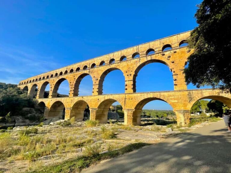 From Avignon: Provence Highlights Full-Day Tour - The Picturous Hilltop Villages of Gordes and Roussillon