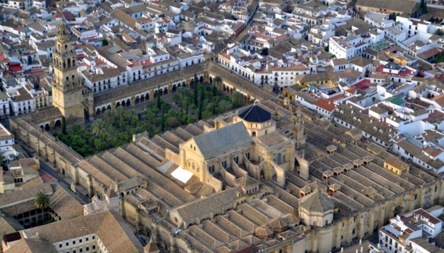 From Granada: Córdoba Day Trip with Mezquita Guided Tour - Exploring the Mezquita-Catedral: Architectural Marvel & Artistic Treasure