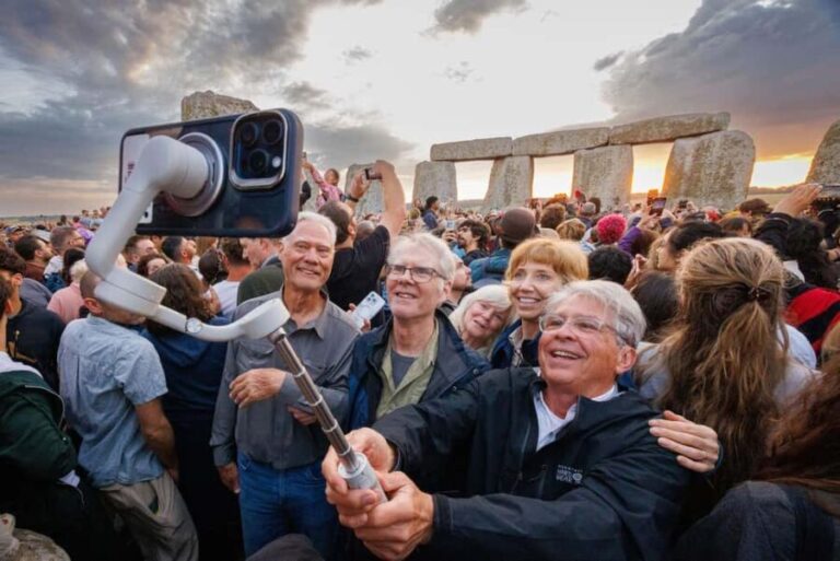 From London: Stonehenge Solstice Celebration Tour - The Atmosphere and Rituals