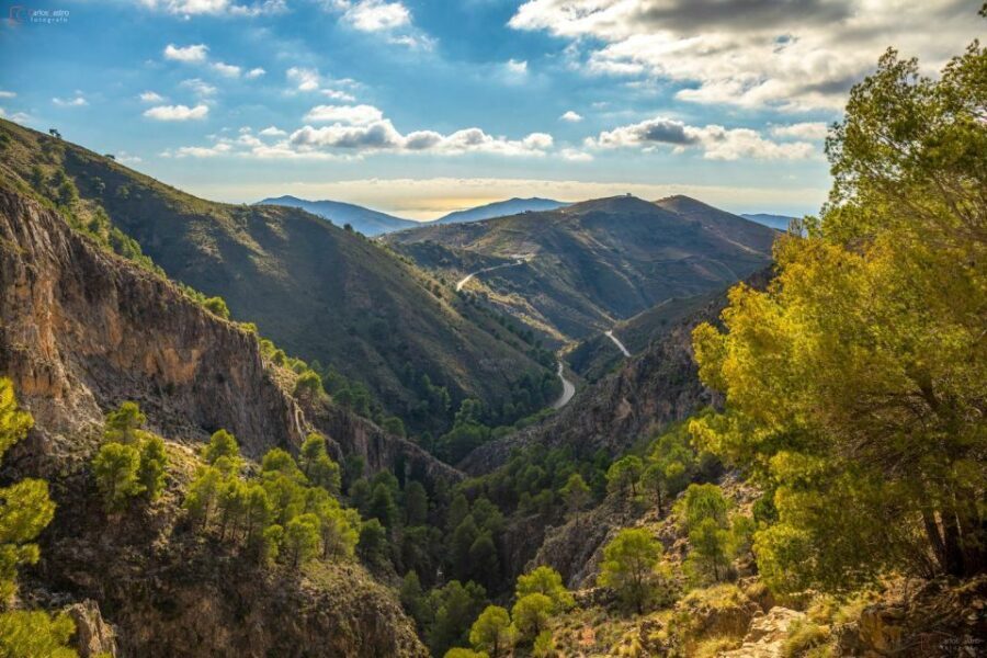 From Málaga: El Saltillo Gorge and White Village Hiking Tour - The Itinerary in Detail