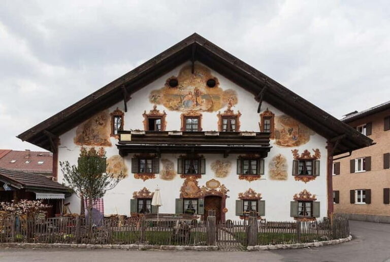 From Munich: To Neuschwanstein Castle, Linderhof, Oberammerg - Who Would Love This Tour?