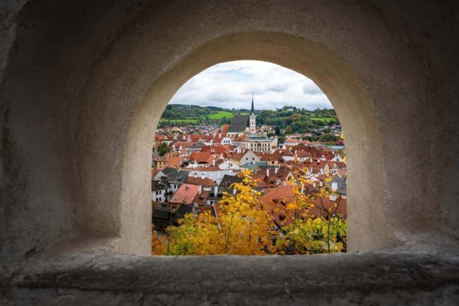 From Prague: eský Krumlov & Holaovice Village Day Tour - Transportation and Group Size