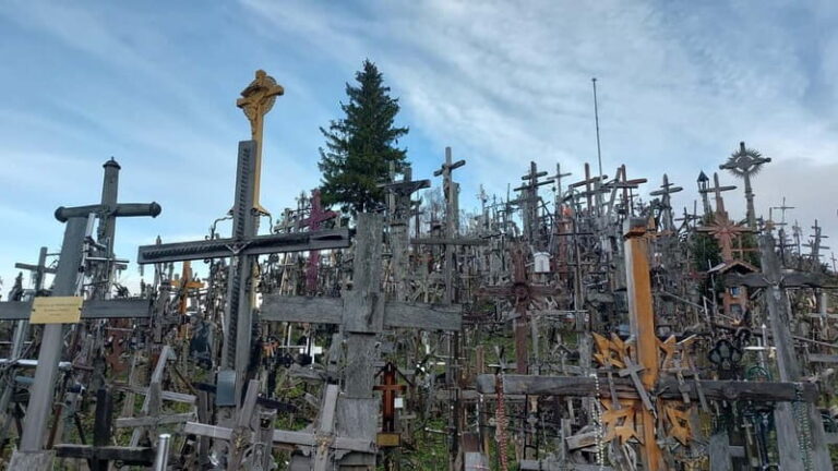 From Riga: Hill of Crosses and Jelgava Day Trip and back. - The Itinerary in Detail: What to Expect