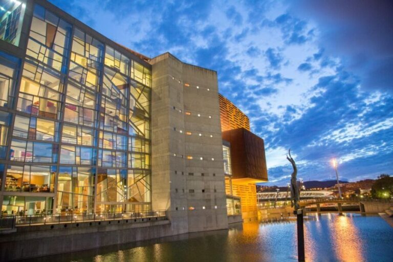 From San Sebastian: Bilbao, Guggenheim & Dragonstone Tour - Who Will Love This Tour?