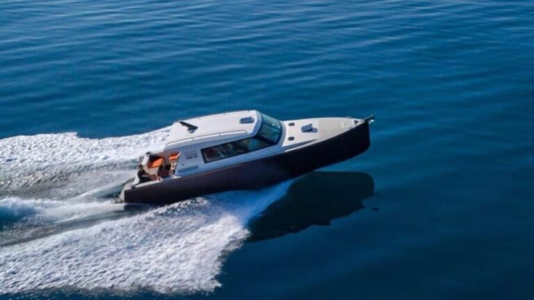 From Split: Blue Cave and Hvar Guided Tour by Luxury Boat - What to Expect on the Day