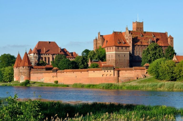 From Warsaw: Tour to Malbork Castle and Gdansk or Sopot - Practical Details & What to Expect