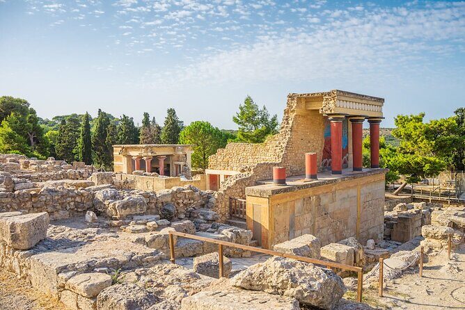 Full-Day Knossos and Heraklion Tour from Chania and Rethymno - Transportation and Group Dynamics