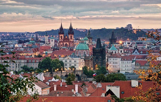 Full-Day Prague in a Nutshell Walking Tour with delicious Lunch-Cruise - Key Points: