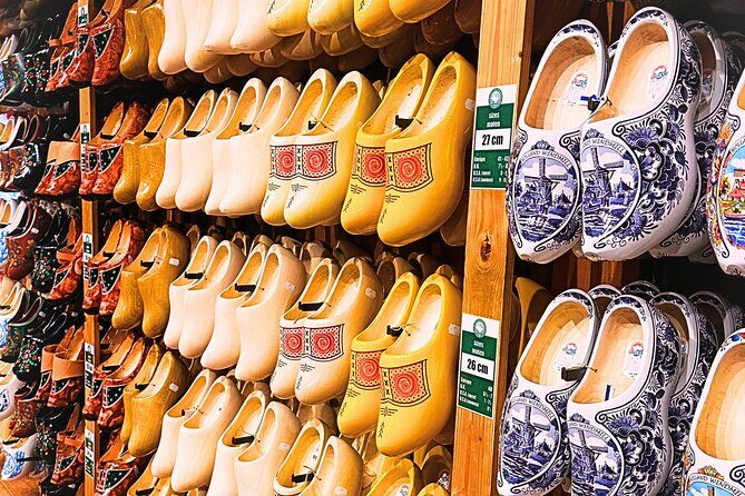 Giethoorn and Zaanse Schans Tour With Local Guide - What Makes This Tour Stand Out?