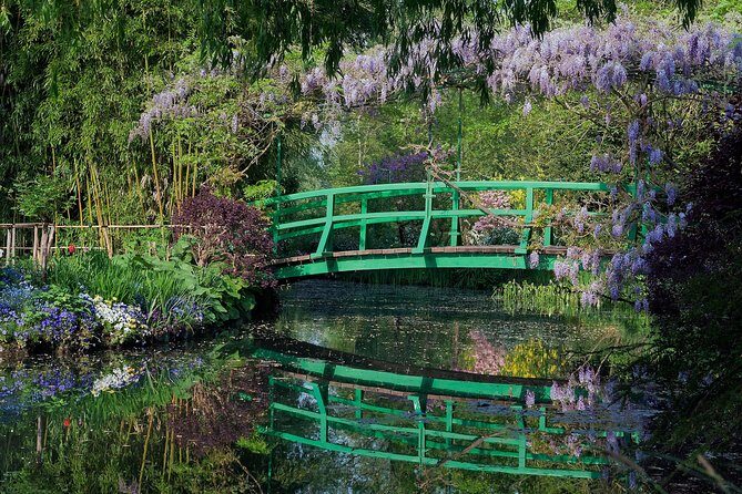 Giverny Monet's House & Versailles Palace Private Day Trip from Paris - FAQs