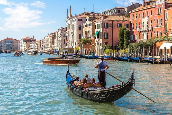 Gondola ride and dinner in Venice - Venices Classic Charm: A Gondola Ride and Dinner Experience