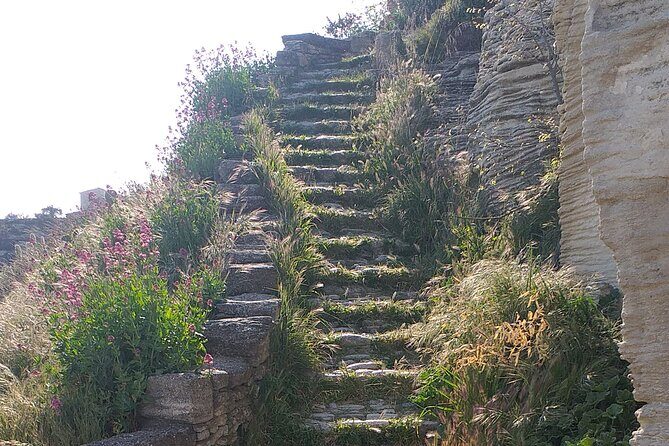 Gordes, Roussillon(+ Ochre Trail) & Fontaine de Vaucluse - Abbey Notre-Dame de Sénanque