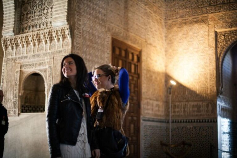 Granada: Alhambra and Nasrid Palaces Private Tour - What to Expect from the Experience