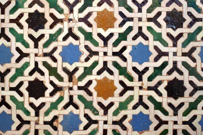 Granada Alhambra Group Tour includes Nazaries Palaces - Practical Tips for a Smooth Experience