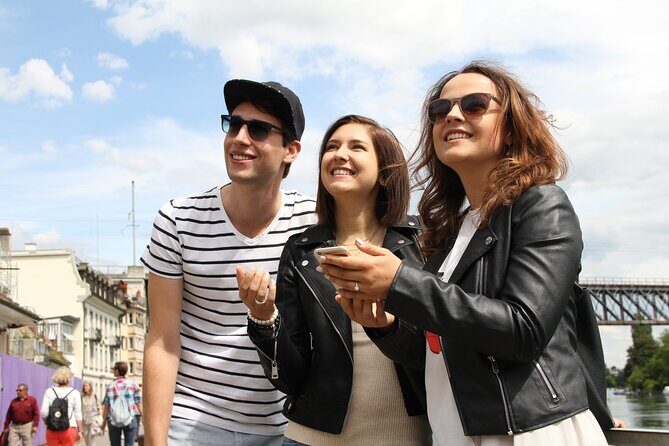 Granada Scavenger Hunt and Sights Self-Guided Tour - The Highlights