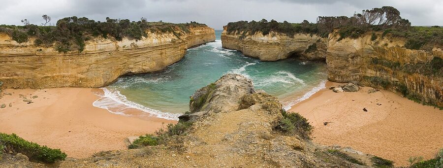 Loch Ard Gorge panorama Great Ocean Road