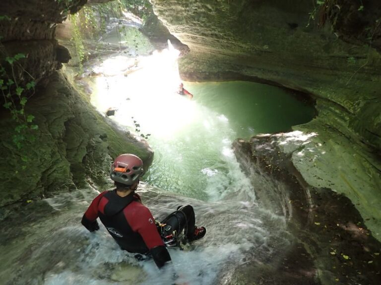 Grenoble: Discover canyoning in the Vercors. - The Guides & Safety