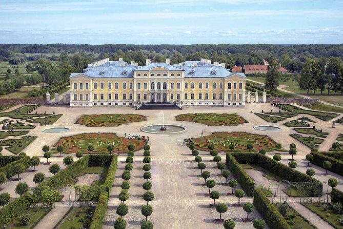 Group Day trip to Rundale Palace, Hill of Crosses & Bauska Castle - Who is this tour best suited for?