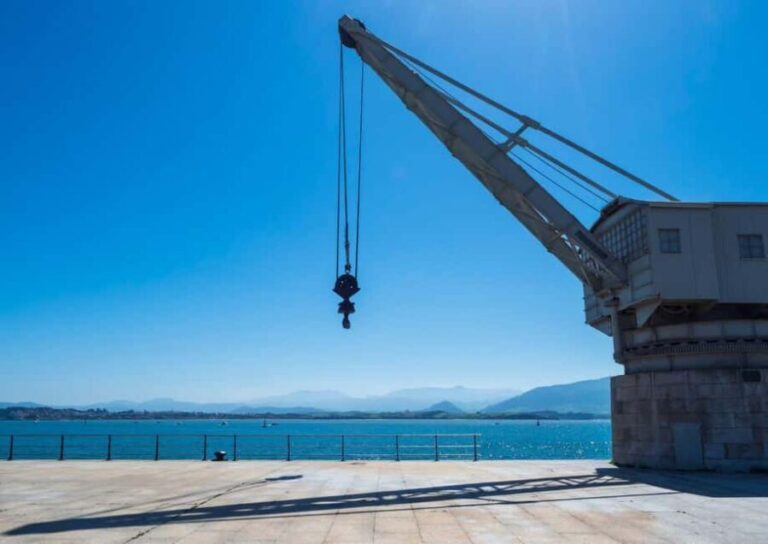 Guided tour in English through the heart of Santander - A Step-by-Step Look at the Santander Tour