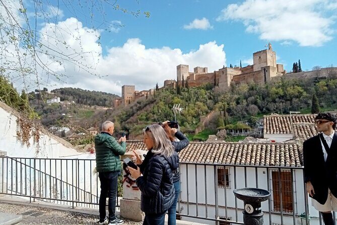 Guided Walking Tour with Panoramic Views and Terraces of Granada - FAQ