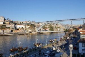 Half-day small group tour of Porto city with wine tasting