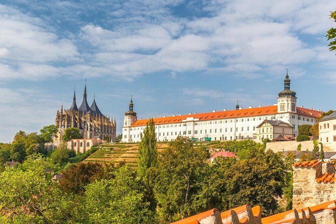 Half-Day Trip to Kutna Hora+Bone Church and Free Time from Prague - The Guide and Group Dynamics