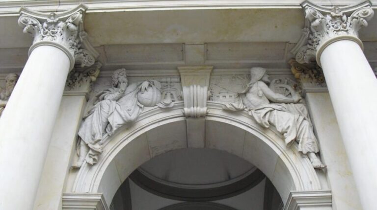 Hamburg: Private Tour Down Town around City Hall - An Overview of the Hamburg Private Downtown Tour