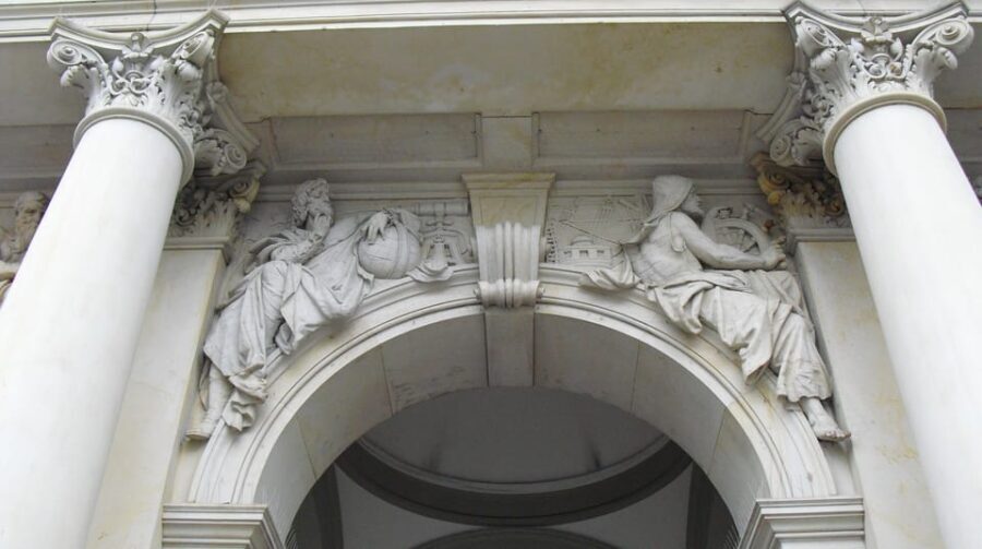 Hamburg: Private Tour Down Town around City Hall - An Overview of the Hamburg Private Downtown Tour