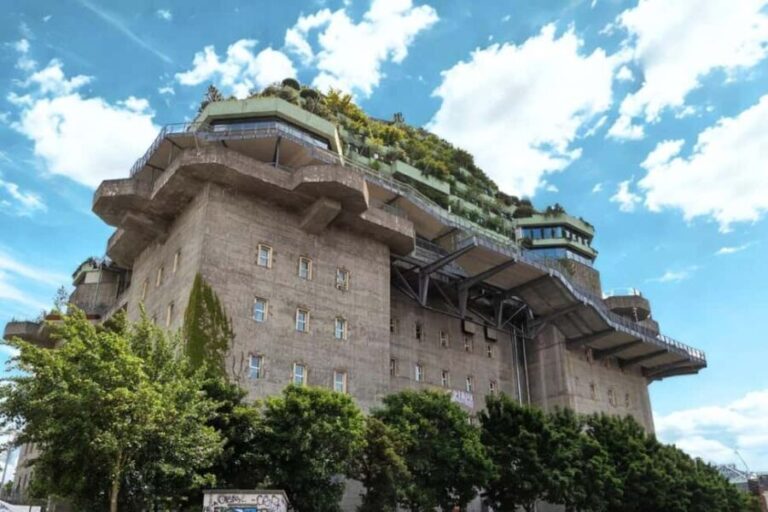 Hamburg: Walking tour of the Green Bunker in St. Pauli - An Engaging Journey Through Time and Nature