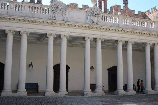 Hampton Court Palace 3hr tour: Henry VIII's & William III's intriguing Palaces - Who Will Love This Tour?