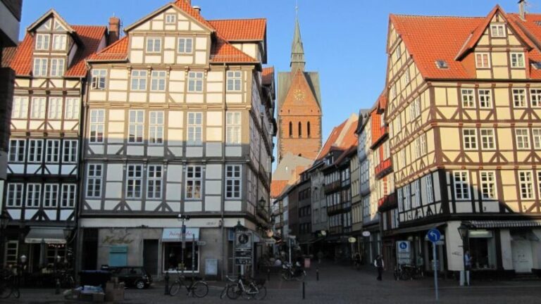Hanover: Old Town Historical Walking Tour by Geo Epoche - Who Would Enjoy This Tour?