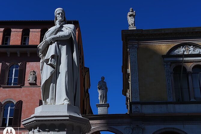 Hidden Verona & Kids Fun tour - Vibrant Public Squares and Their Stories