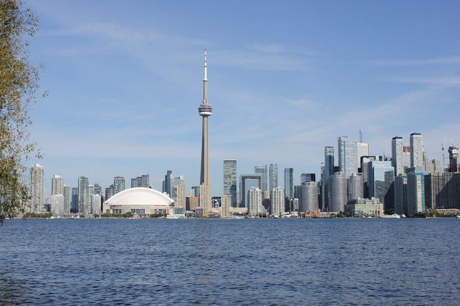 Toronto skyline with CN Tower before the day trip to Niagara