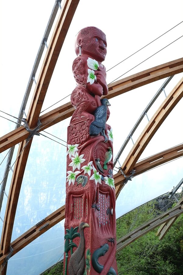 Pou whenua Maori carved post at Waitomo cave entrance