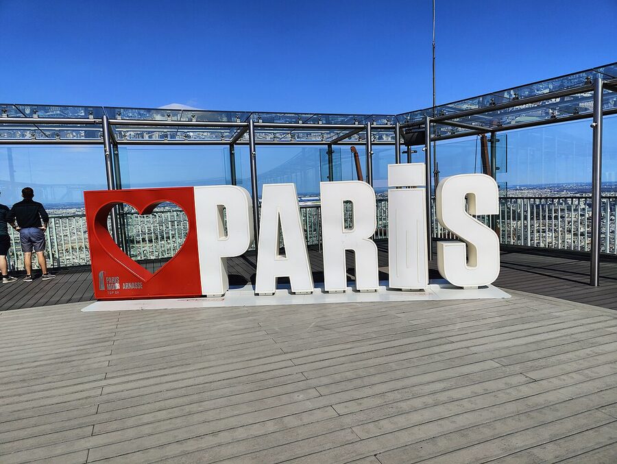 I love Paris heart sculpture on Montparnasse rooftop terrace