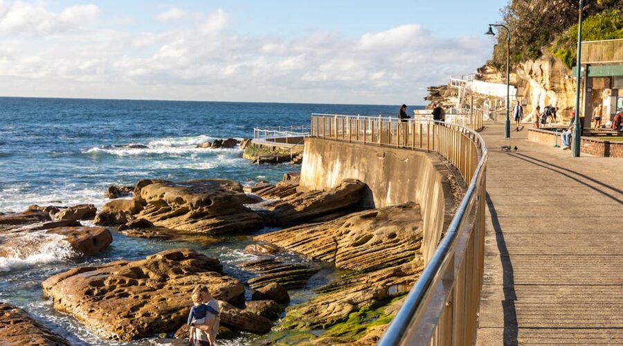 Coastal walkway between Bondi and Coogee with rugged rocks