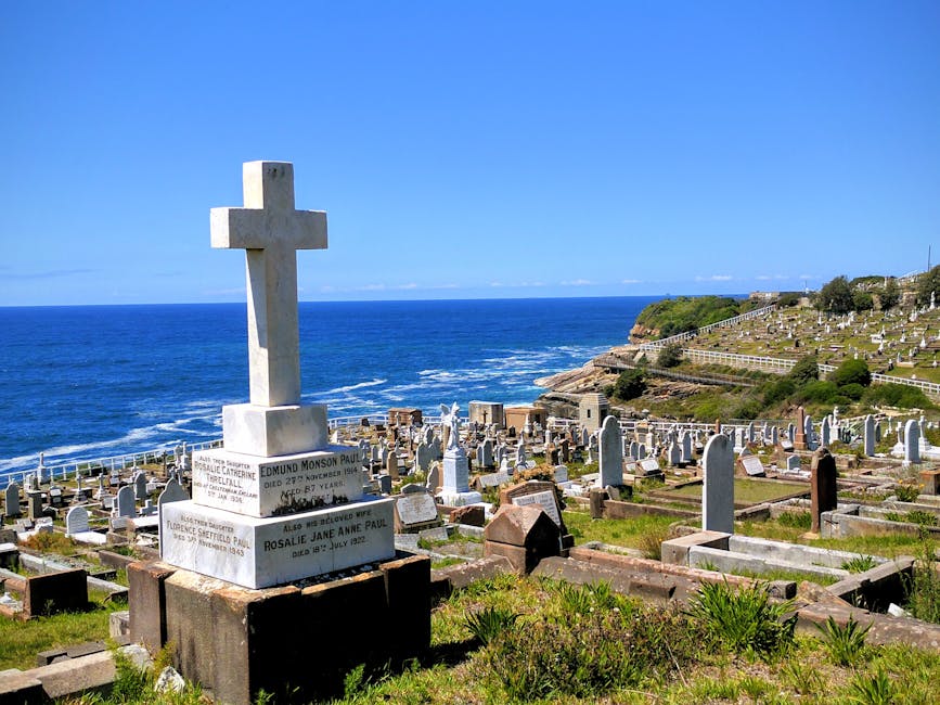 Waverley Cemetery overlooking the ocean on the Bondi to Coogee walk