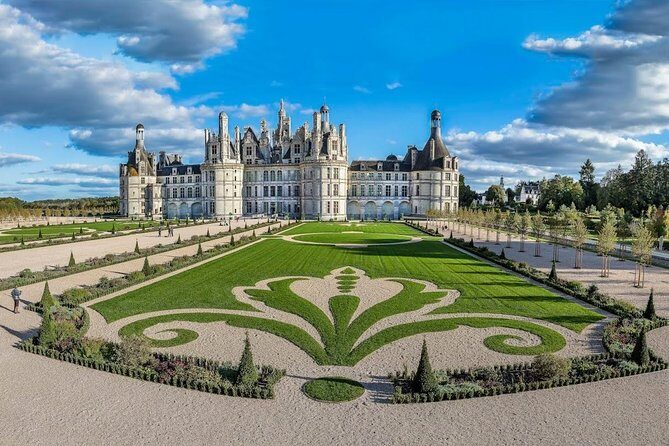 Incredible Loire castles tour with lunch and a vineyard visit - Transportation, Group Size, and Value