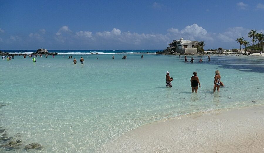 Hermosa Caleta beach on Isla Mujeres