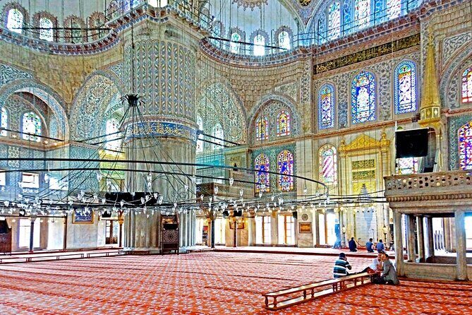 Istanbul: Hagia Sophia & Blue Mosque Guided & Small-Group Tour - The Guide Experience