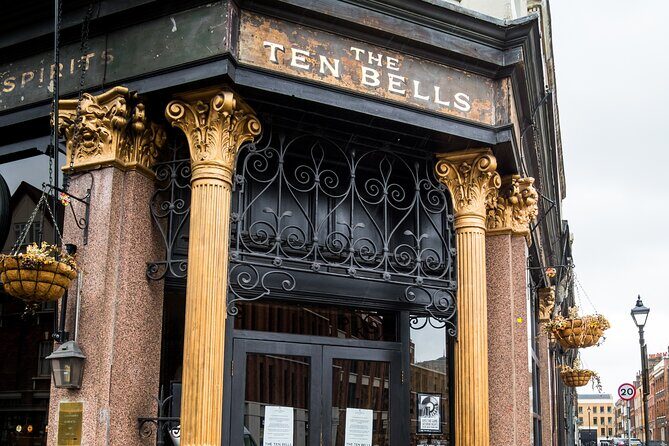 Jack the Ripper Small Group Guided Tour with an Expert Guide - The Power of Knowledgeable Guides