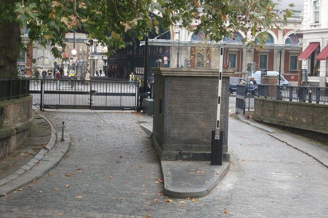 James Bond Small Group Mini Coach Tour of London - The Logistics & Experience Details