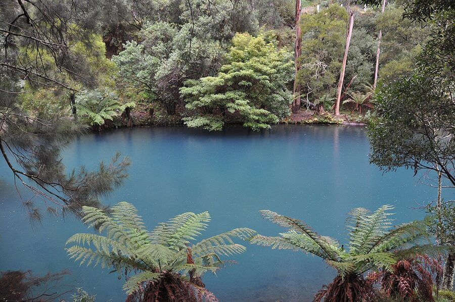 Blue Lake water colour at Jenolan Caves