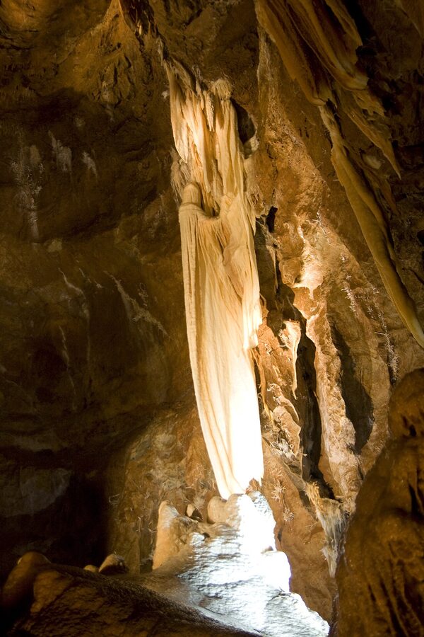 Limestone formations inside Temple of Baal cave at Jenolan with intricate detail