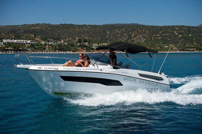 Karnic SL702 boat with driver, WC,Cabin, BT music and shower - The Boat Features: Comfort and Convenience