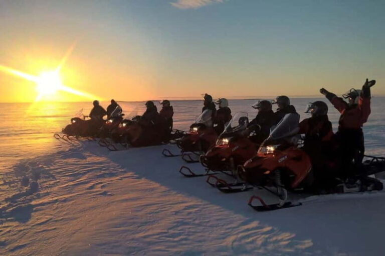 Kemi-Tornio: Sunrise snowmobile safari - Guides and Personal Touches