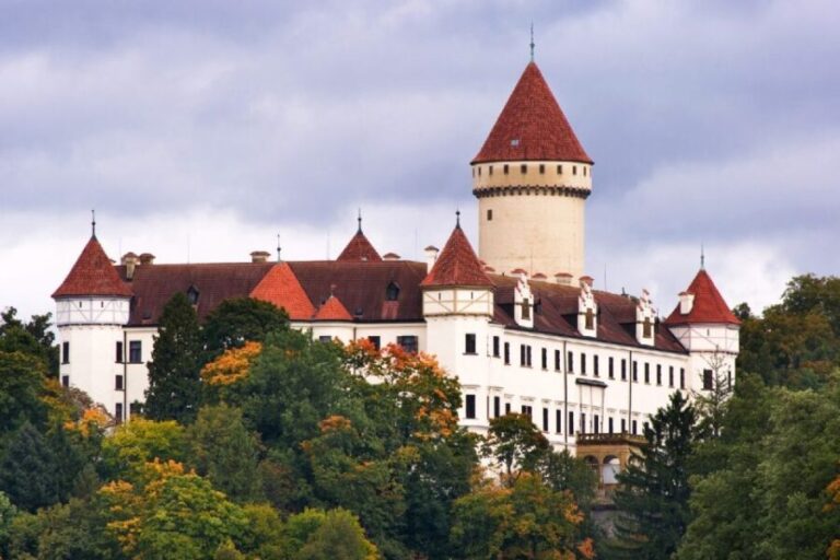 Konopit: Chateau Tour from Prague - Arrival and Entrance to Konopiste Castle