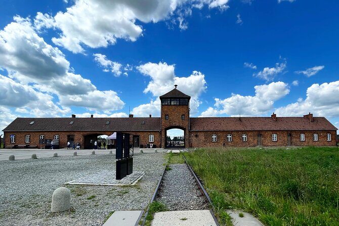 Krakow: Auschwitz - Birkenau Guided Tour with Private Transport - The Itinerary: What to Expect