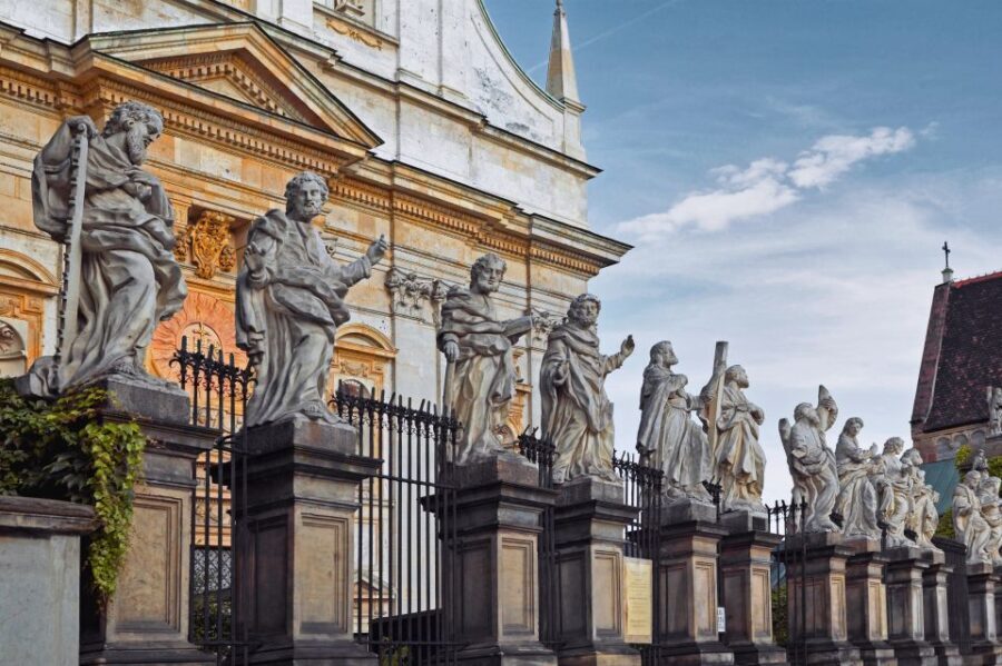 Krakow: Old Town Audio-Guided Walking Tour with Headset - Detailed Breakdown of the Tour